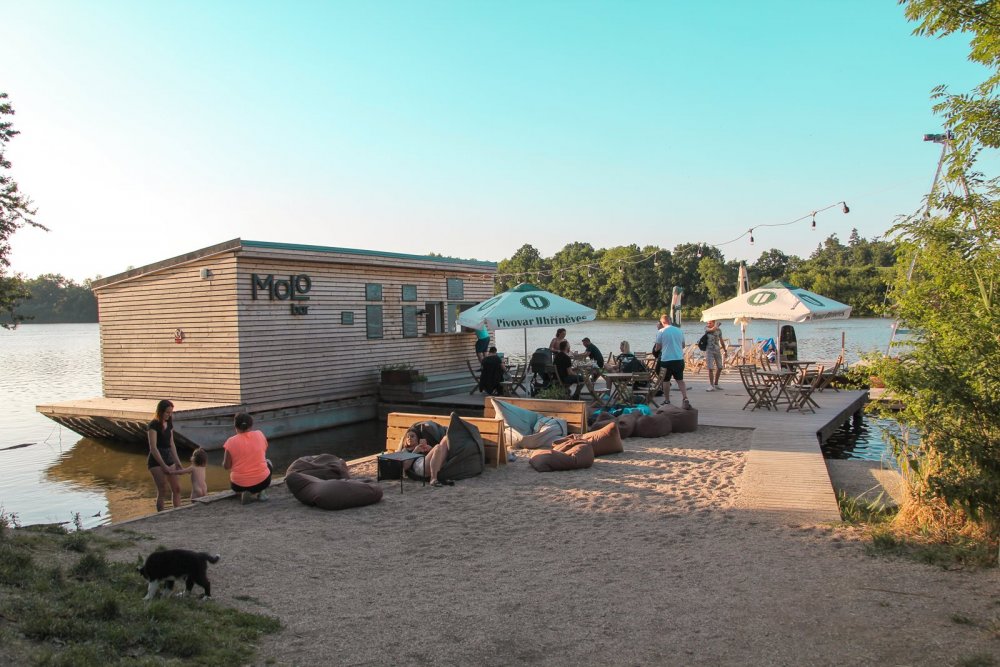 Kouzlo malých wakeboarding vleků – MoLoWakeBar v Uhříněvsi ...