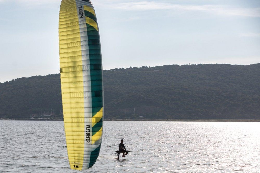 Nový kite Flysurfer SONIC4 :: KITEBOARDING.CZ